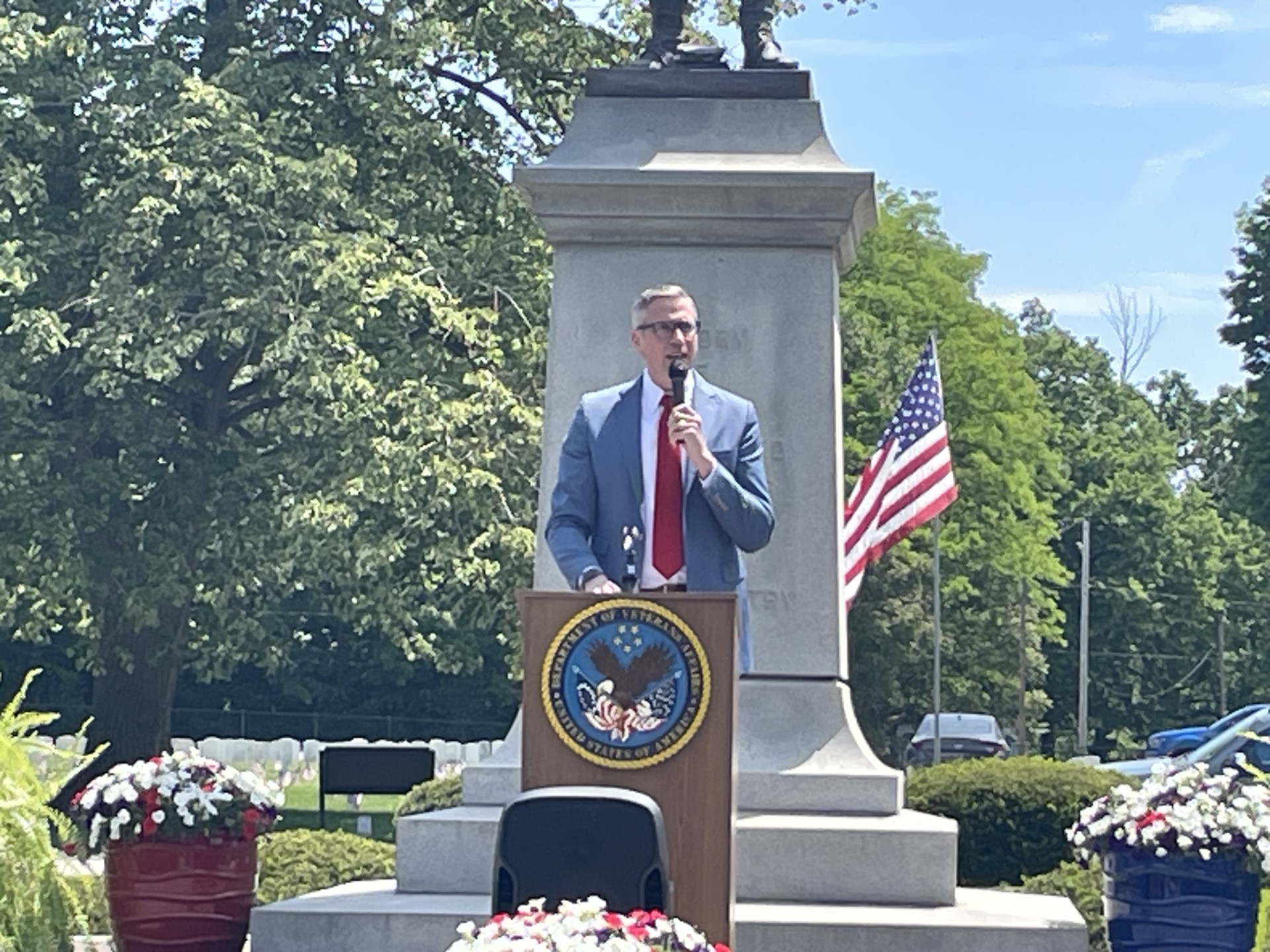 Illinois State Treasurer Michael Frerichs Thanks Representative Mike